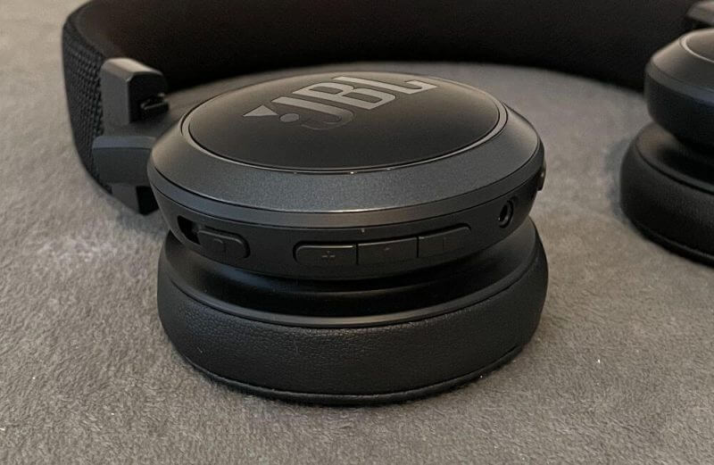 JBL Live 460NC Headphones Review JBL Live 460NC Headphones Review